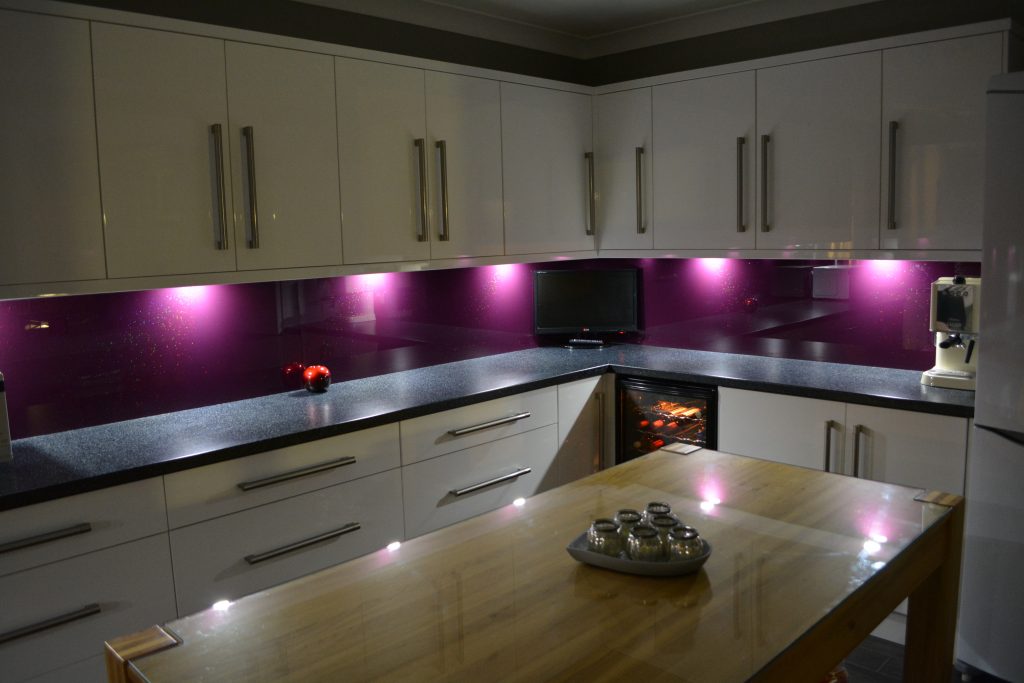GLASS SPLASHBACKS DUNDEE ,ABERDEEN ,EDINBURGH | All Glass and Glazing